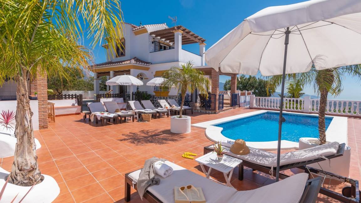 130 M² Ferienhaus ∙ 4 Schlafzimmer ∙ 8 Gäste - Torrox-Costa