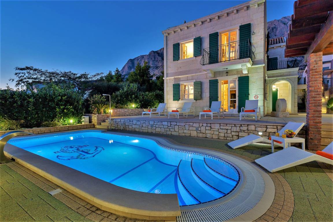 220 M² Villa ∙ 3 Schlafzimmer ∙ 8 Gäste - Makarska