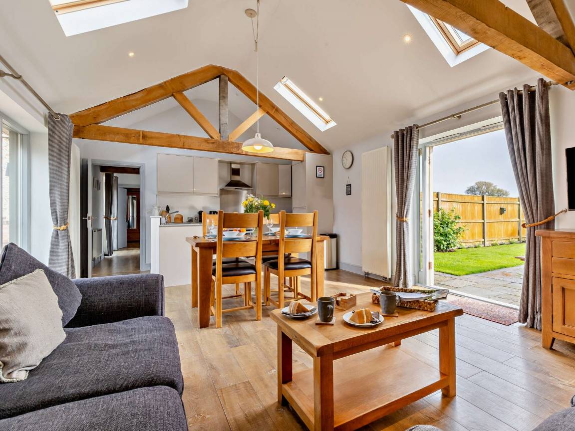 Cottage ∙ 2 Bedrooms ∙ 4 Guests - Winterton-on-Sea