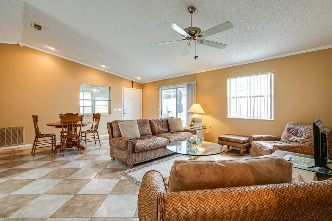 102 M² House ∙ 2 Bedrooms ∙ 4 Guests - Lake Weir, FL
