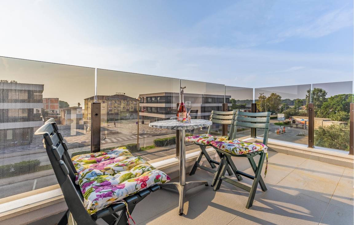 75 M² Ferienwohnung ∙ 3 Schlafzimmer ∙ 7 Gäste - Premantura