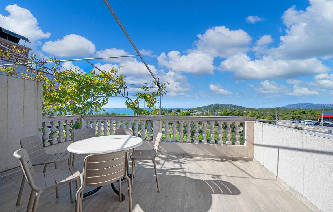 130 M² Apartment ∙ 4 Bedrooms ∙ 6 Guests - Tisno