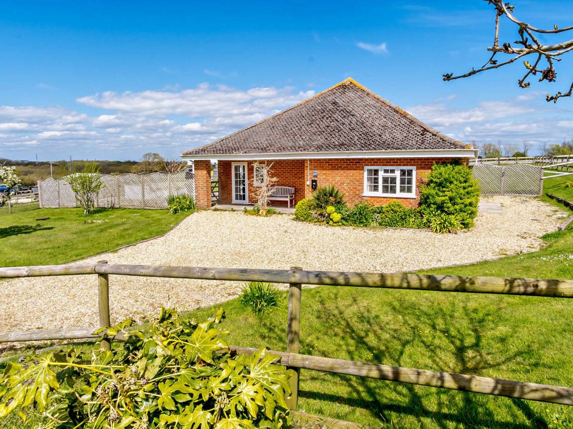 Cottage ∙ 4 Bedrooms ∙ 10 Guests - Isle of Wight