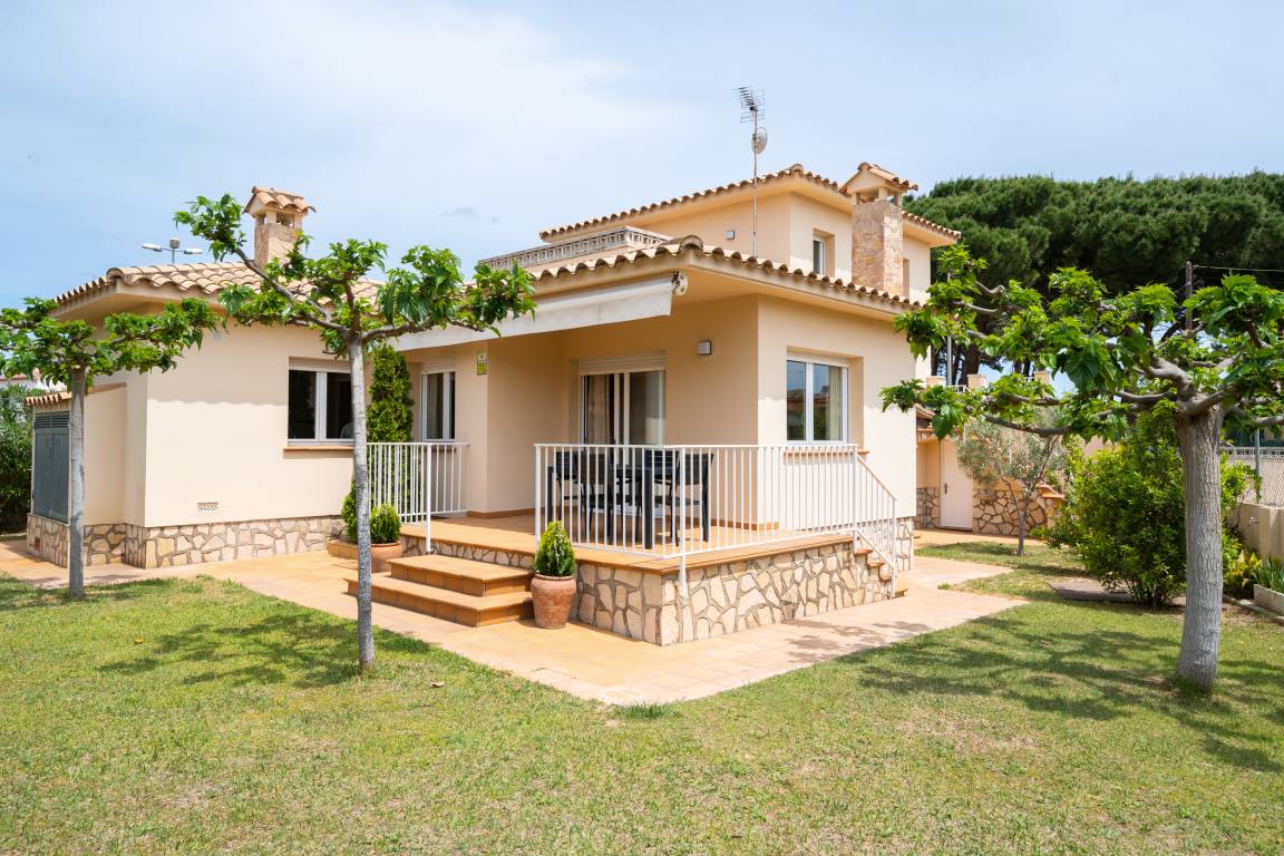 185 M² Villa ∙ 5 Slaapkamers ∙ 8 Gasten - L'Escala