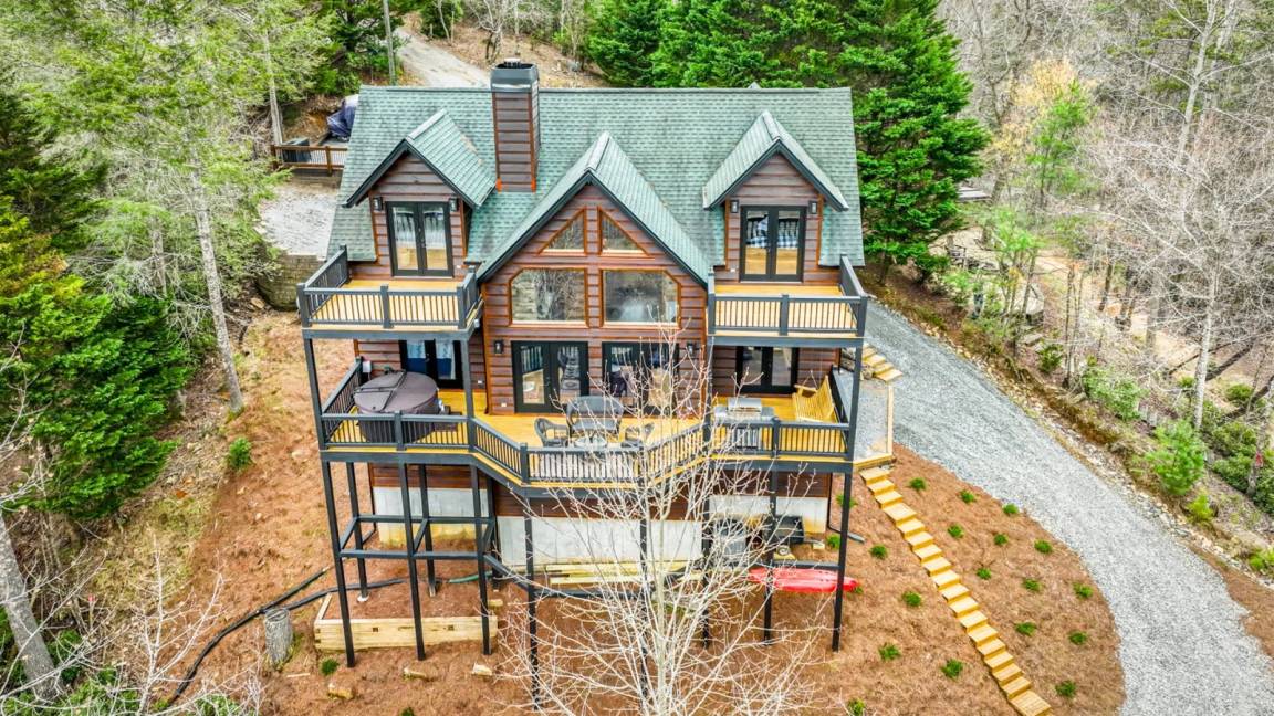 Cabin ∙ 4 Bedrooms ∙ 10 Guests - Ellijay