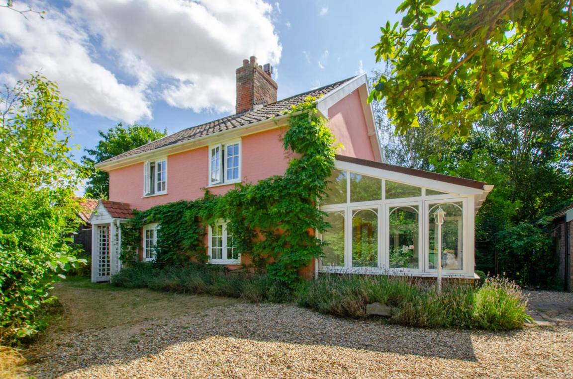 Cottage ∙ 3 Bedrooms ∙ 6 Guests - Saxmundham