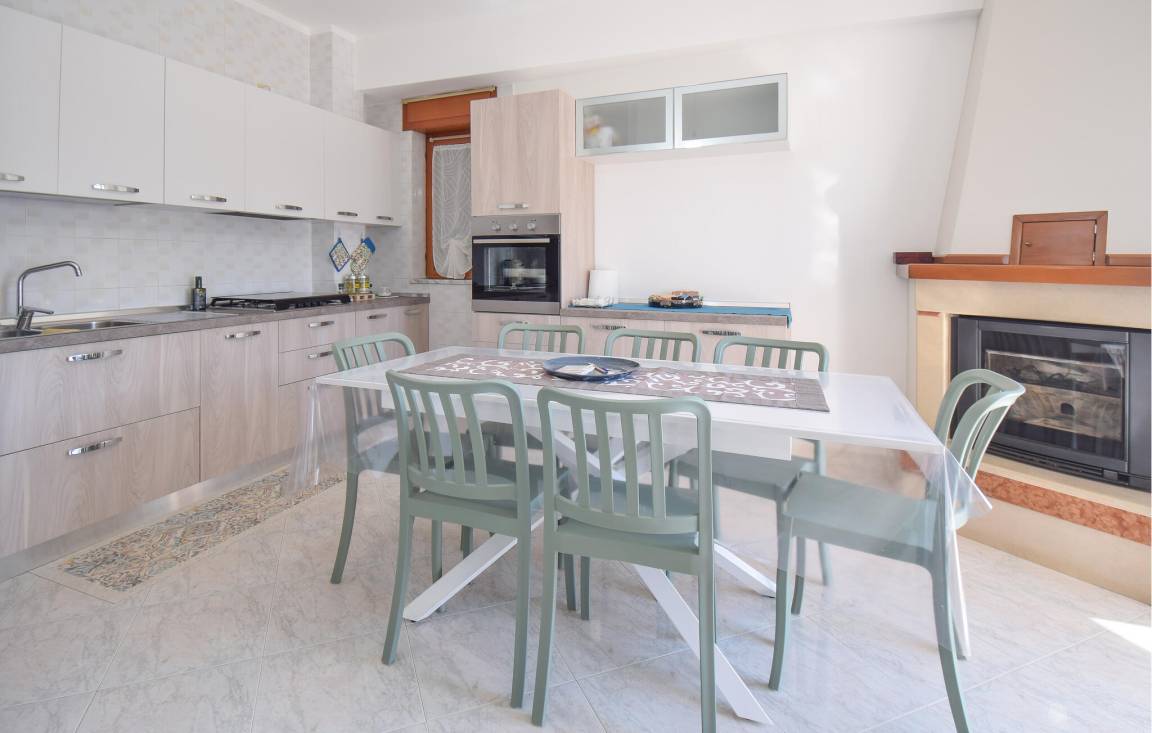 200 M² Huis ∙ 3 Slaapkamers ∙ 7 Gasten - Eboli