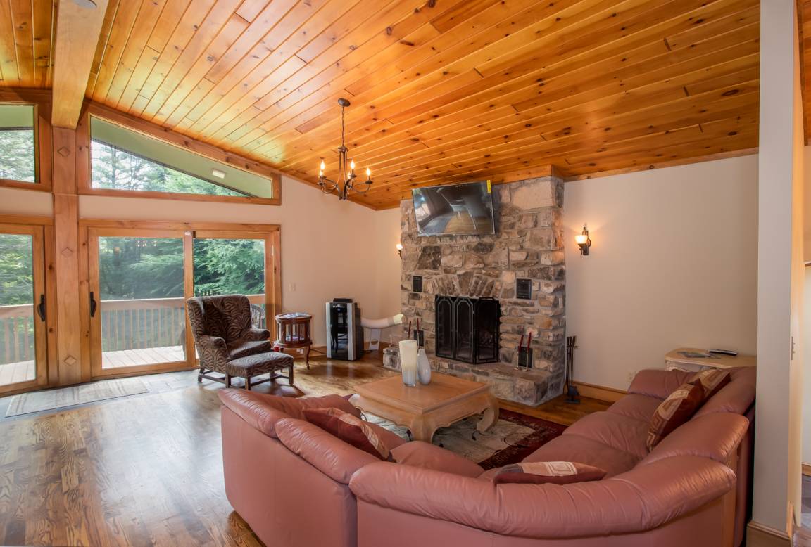 251 M² Cabin ∙ 4 Bedrooms ∙ 9 Guests - Roan Mountain, TN