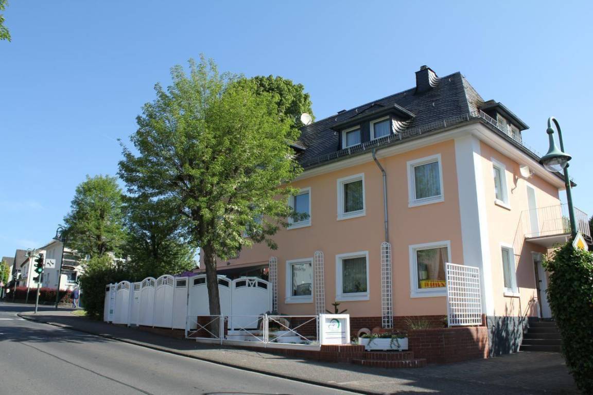 210 M² Ferienhaus ∙ 6 Schlafzimmer ∙ 14 Gäste - Daun