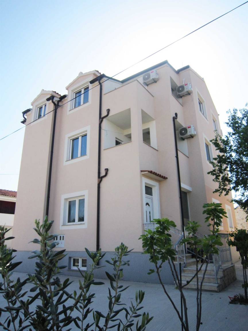 45 M² Huoneisto ∙ 1 Makuuhuone ∙ 6 Vierasta - Šibenik