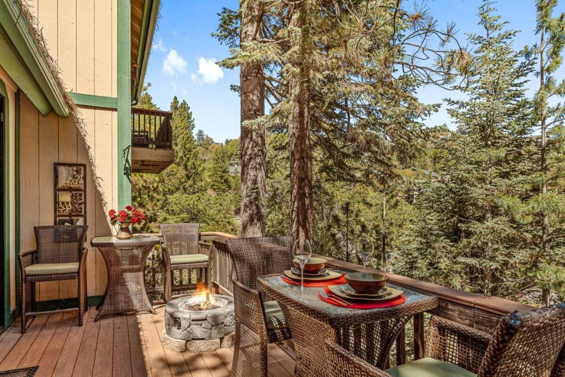 140 M² House ∙ 4 Bedrooms ∙ 8 Guests - Lake Arrowhead, CA