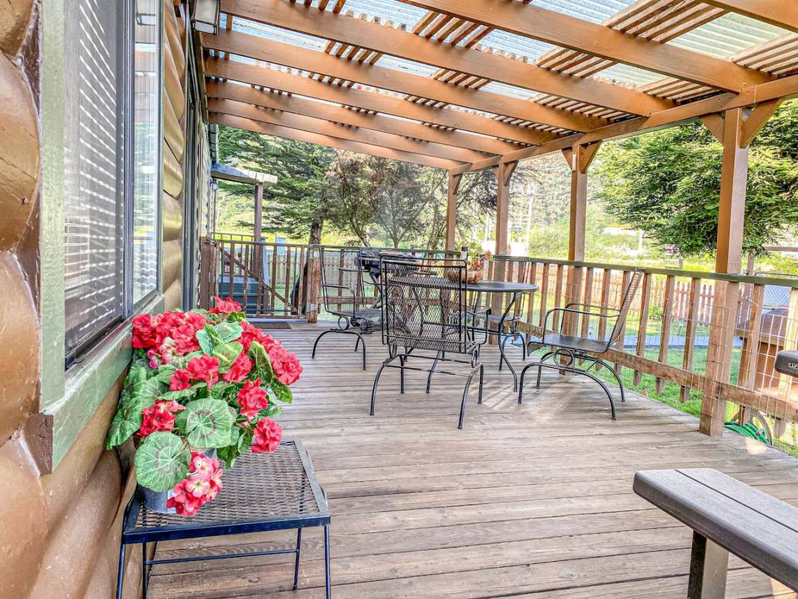 House ∙ 2 Bedrooms ∙ 7 Guests - Klamath, CA