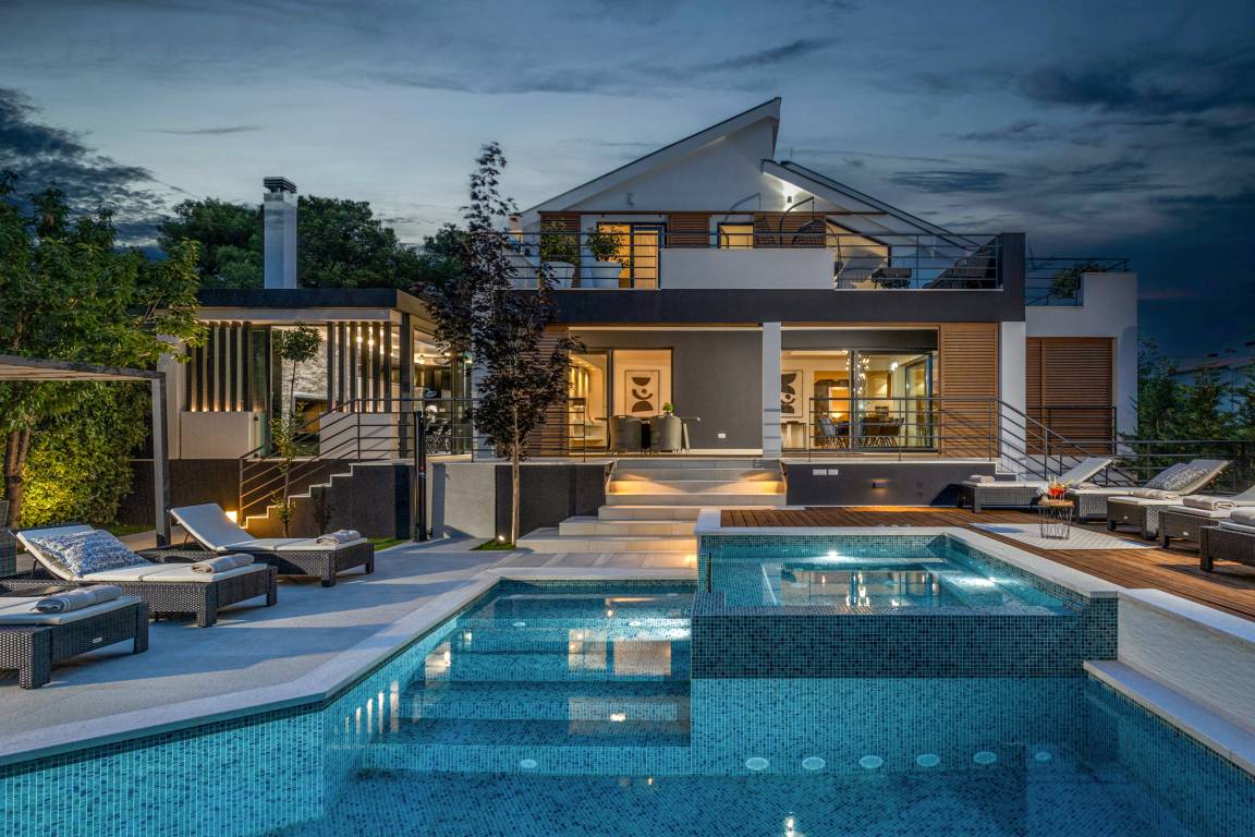 480 M² Villa ∙ 6 Makuuhuonetta ∙ 14 Vierasta - Zadar