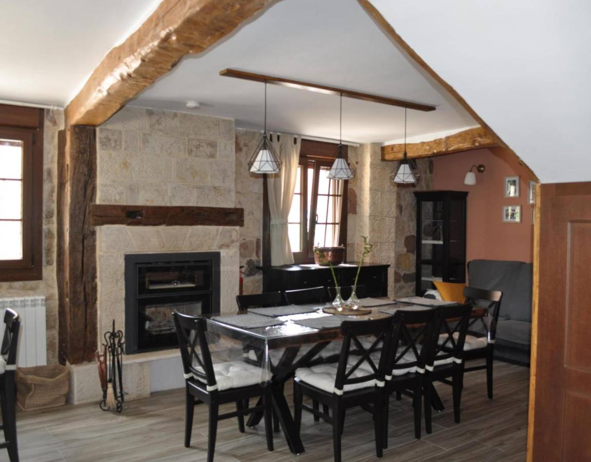 100 M² House ∙ 2 Bedrooms ∙ 4 Guests - Villafranca Montes de Oca