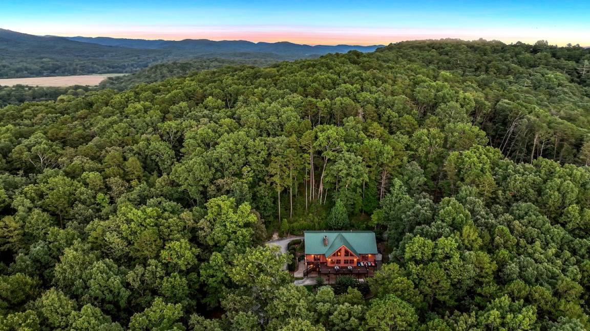 House ∙ 10 Bedrooms ∙ 28 Guests - Helen, GA