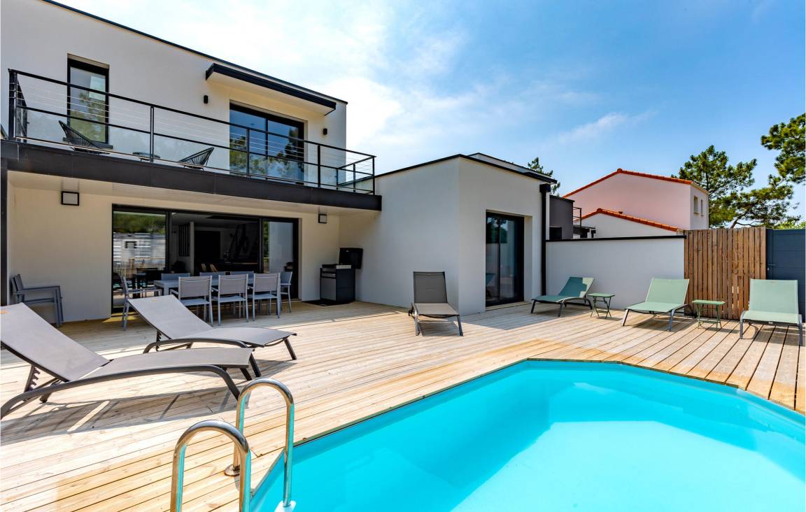 130 M² Maison De Vacances ∙ 4 Chambres ∙ 10 Personnes - Challans