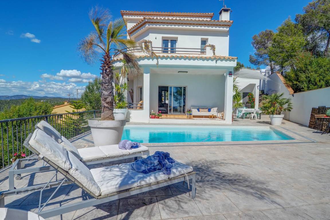 328 M² Villa ∙ 5 Bedrooms ∙ 10 Guests - Sitges