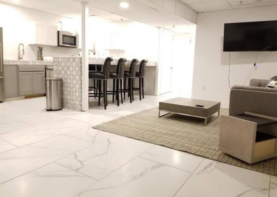 2500 M² Apartment ∙ 7 Bedrooms ∙ 15 Guests - New Orleans, LA