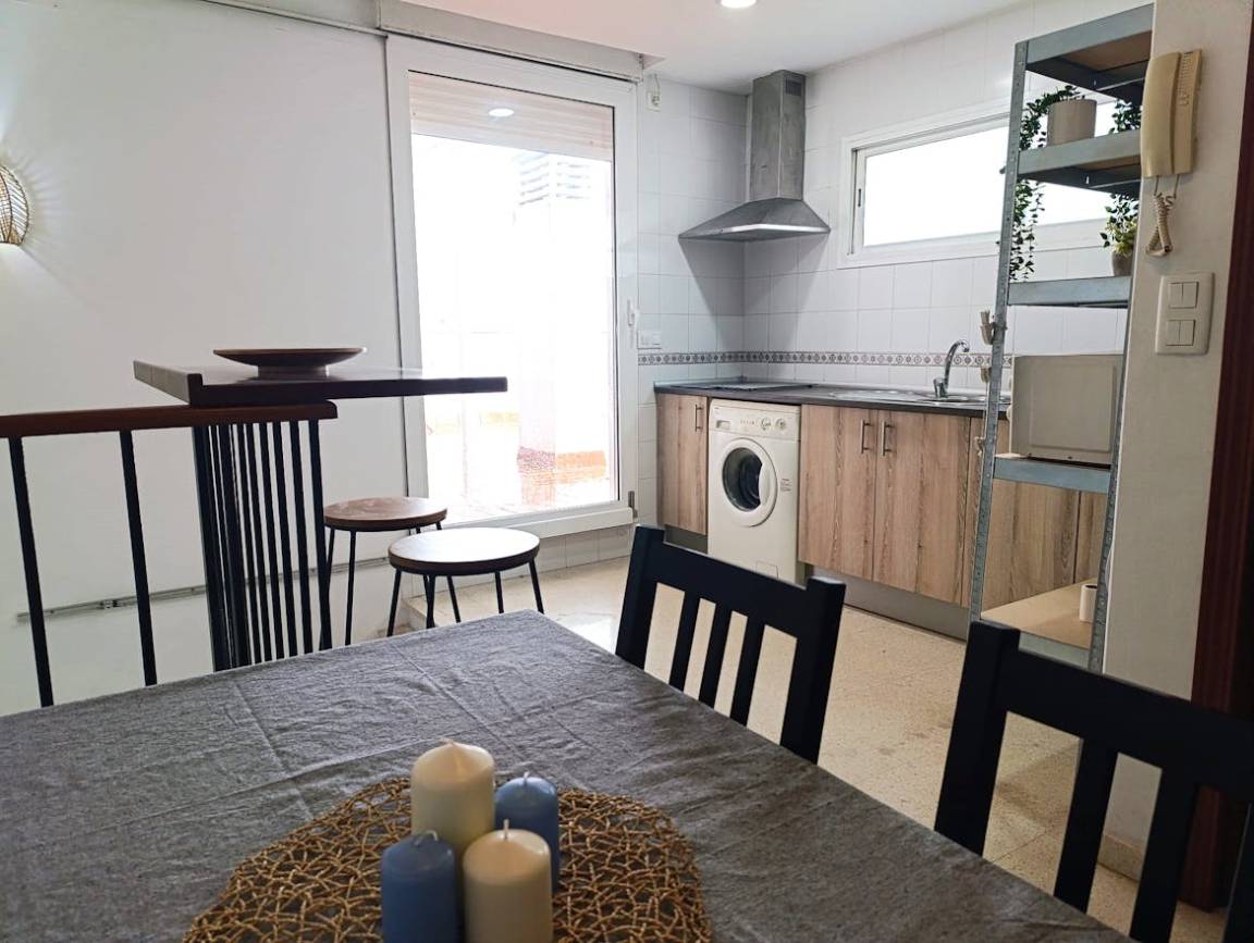 80 M² Apartamento ∙ 2 Habitaciones ∙ 4 Huéspedes - Sevilla, España