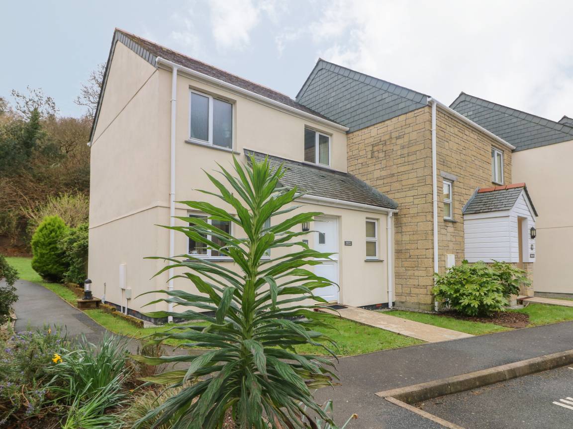 105 M² Cottage ∙ 2 Bedrooms ∙ 4 Guests - Falmouth