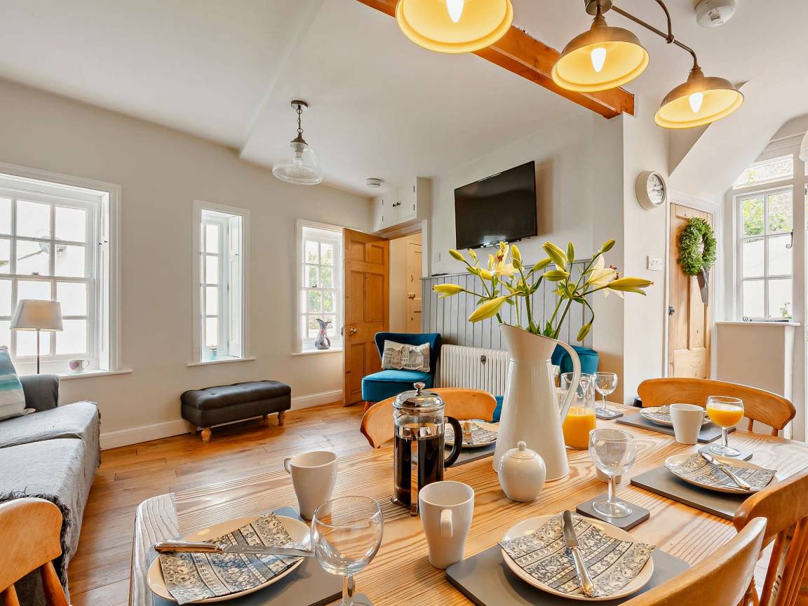 Cottage ∙ 3 Bedrooms ∙ 4 Guests - Eastbourne