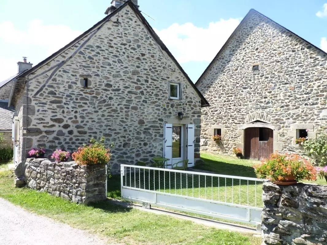 190 M² House ∙ 4 Bedrooms ∙ 8 Guests - Bort-les-Orgues