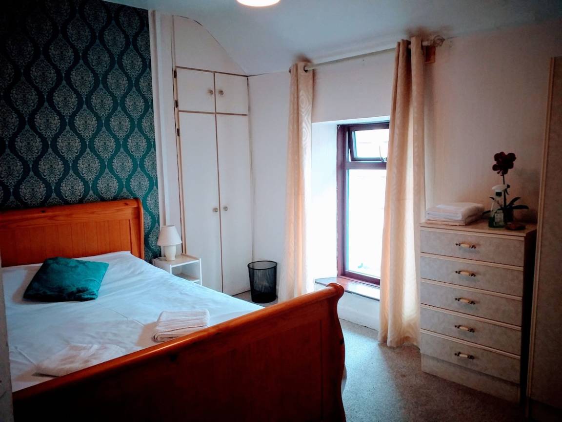 100 M² Talo ∙ 4 Makuuhuonetta ∙ 17 Vierasta - Wexford