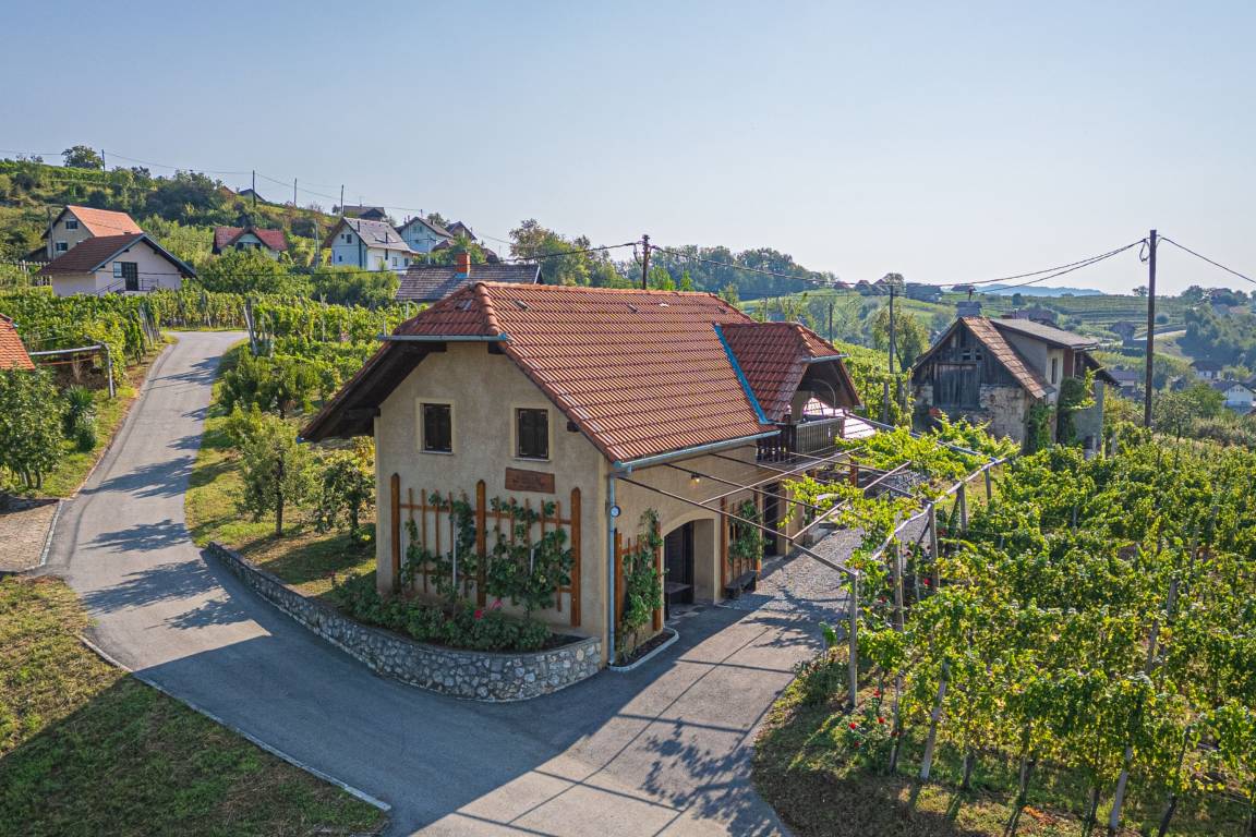 50 M² Chalet ∙ 2 Slaapkamers ∙ 5 Gasten - Metlika