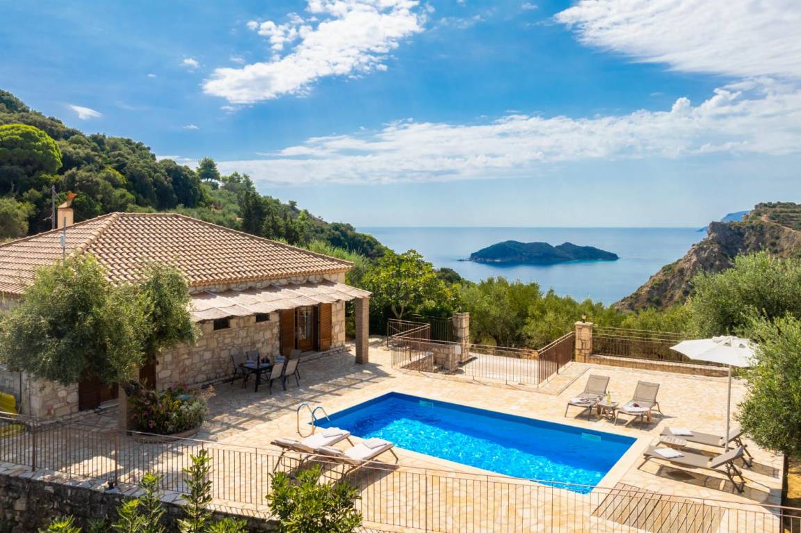 160 M² Villa ∙ 3 Bedrooms ∙ 6 Guests - Kalamaki