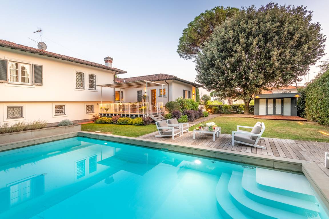 260 M² Villa ∙ 4 Bedrooms ∙ 8 Guests - Forte dei Marmi