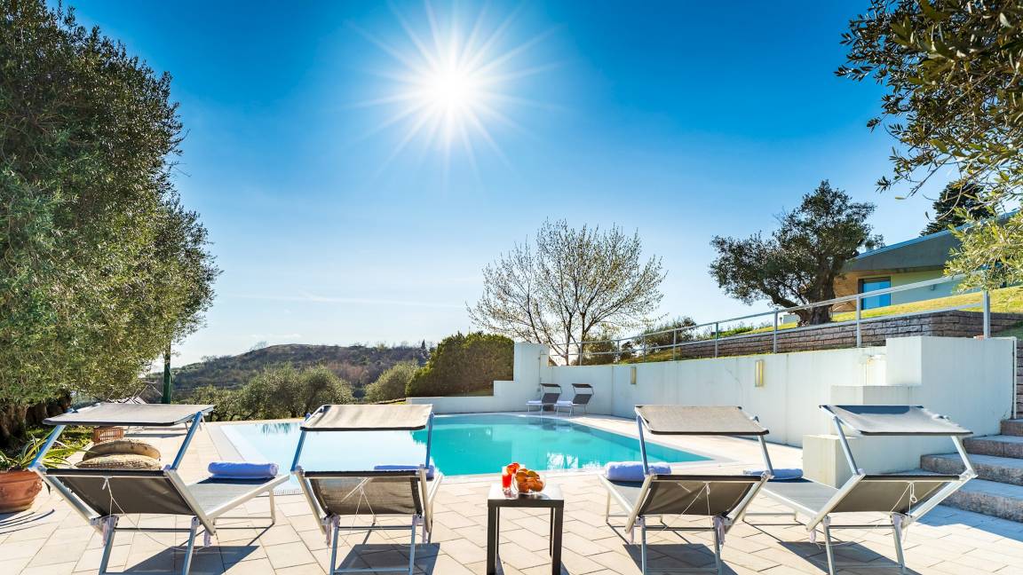 194 M² Villa ∙ 4 Schlafzimmer ∙ 8 Gäste - Verona