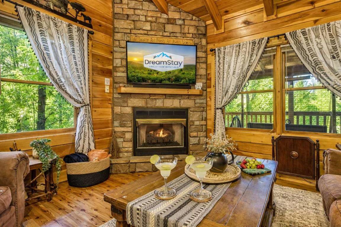 Apartment ∙ 2 Bedrooms ∙ 4 Guests - Townsend, TN