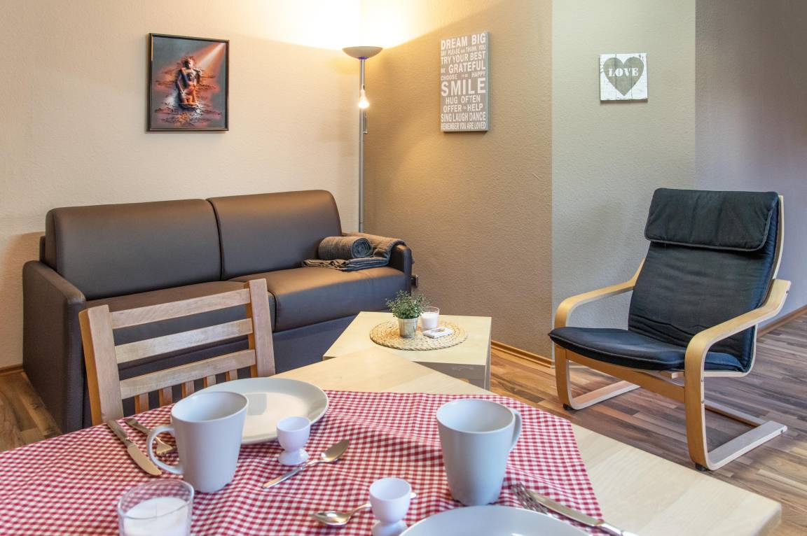 60 M² Ferienwohnung ∙ 1 Schlafzimmer ∙ 2 Gäste - Hillesheim