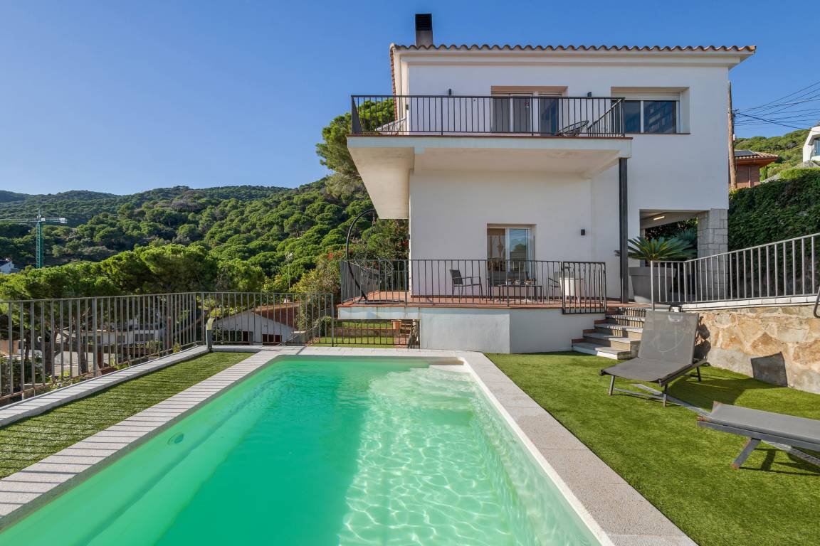 300 M² House ∙ 5 Bedrooms ∙ 10 Guests - Mataró