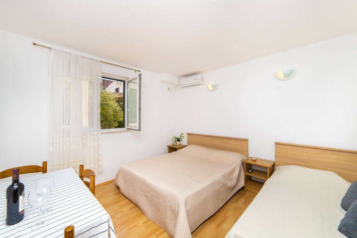 33 M² Apartment ∙ 3 Guests - Brist
