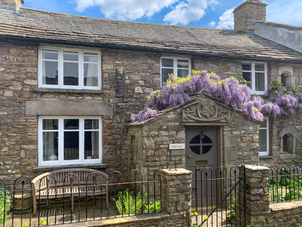 Cottage ∙ 4 Bedrooms ∙ 8 Guests - Lancashire