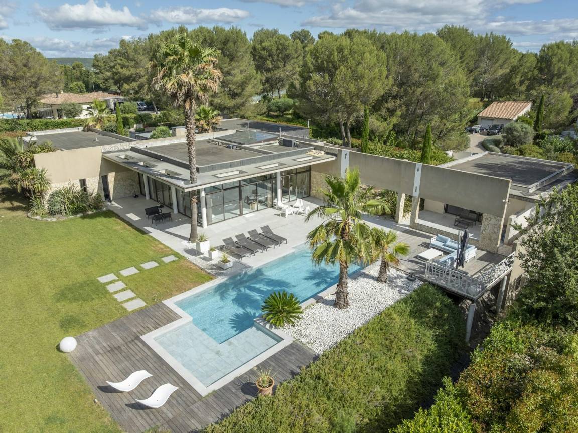 350 M² Maison De Vacances ∙ 6 Chambres ∙ 12 Personnes - Vendargues