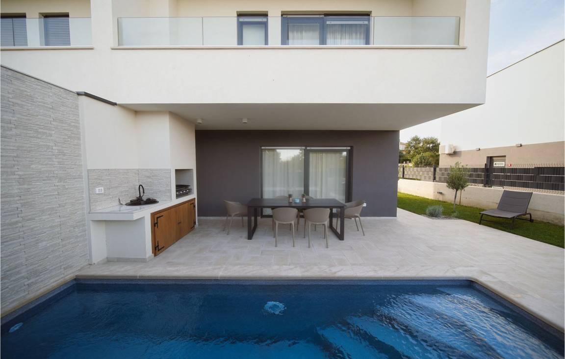 130 M² Huis ∙ 2 Slaapkamers ∙ 6 Gasten - Premantura