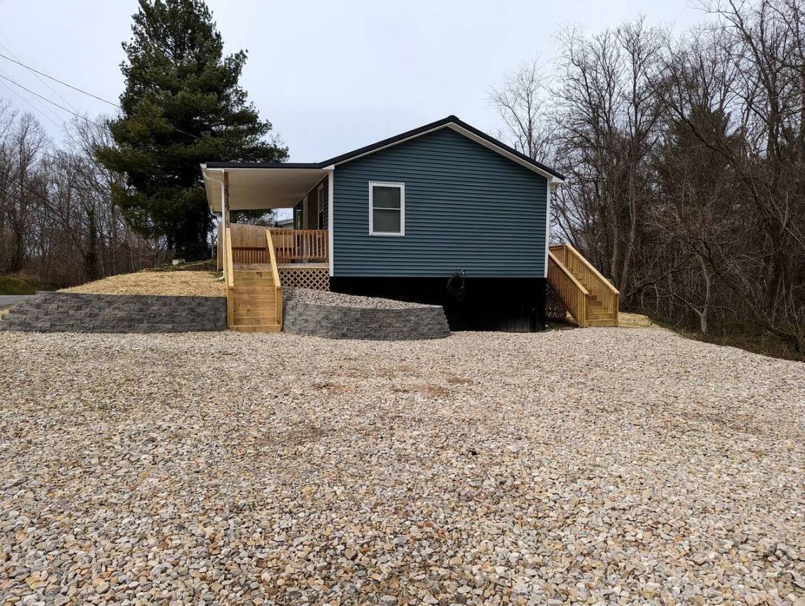 House ∙ 1 Bedroom ∙ 4 Guests - Hilltop, WV