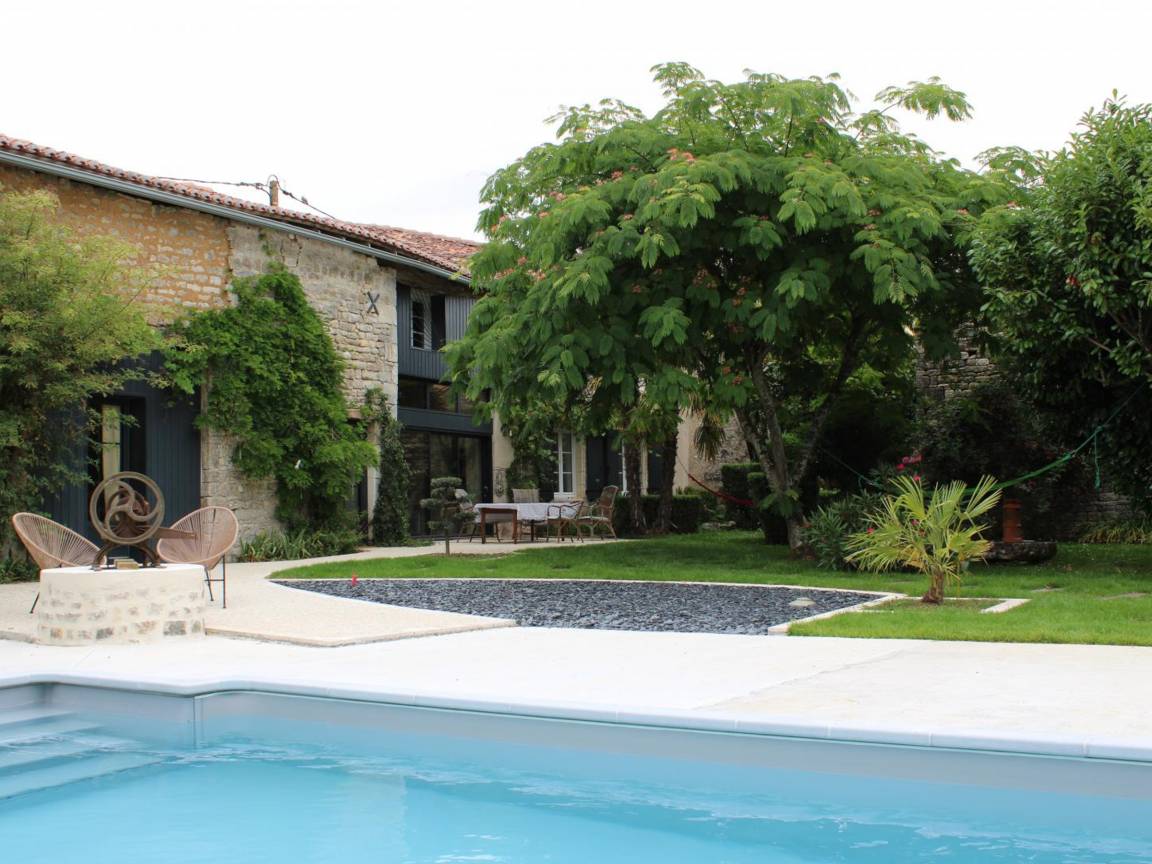 188 M² Cottage ∙ 4 Chambres ∙ 10 Personnes - Charente