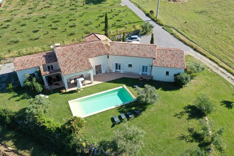 140 M² House ∙ 3 Bedrooms ∙ 8 Guests - Sisteron