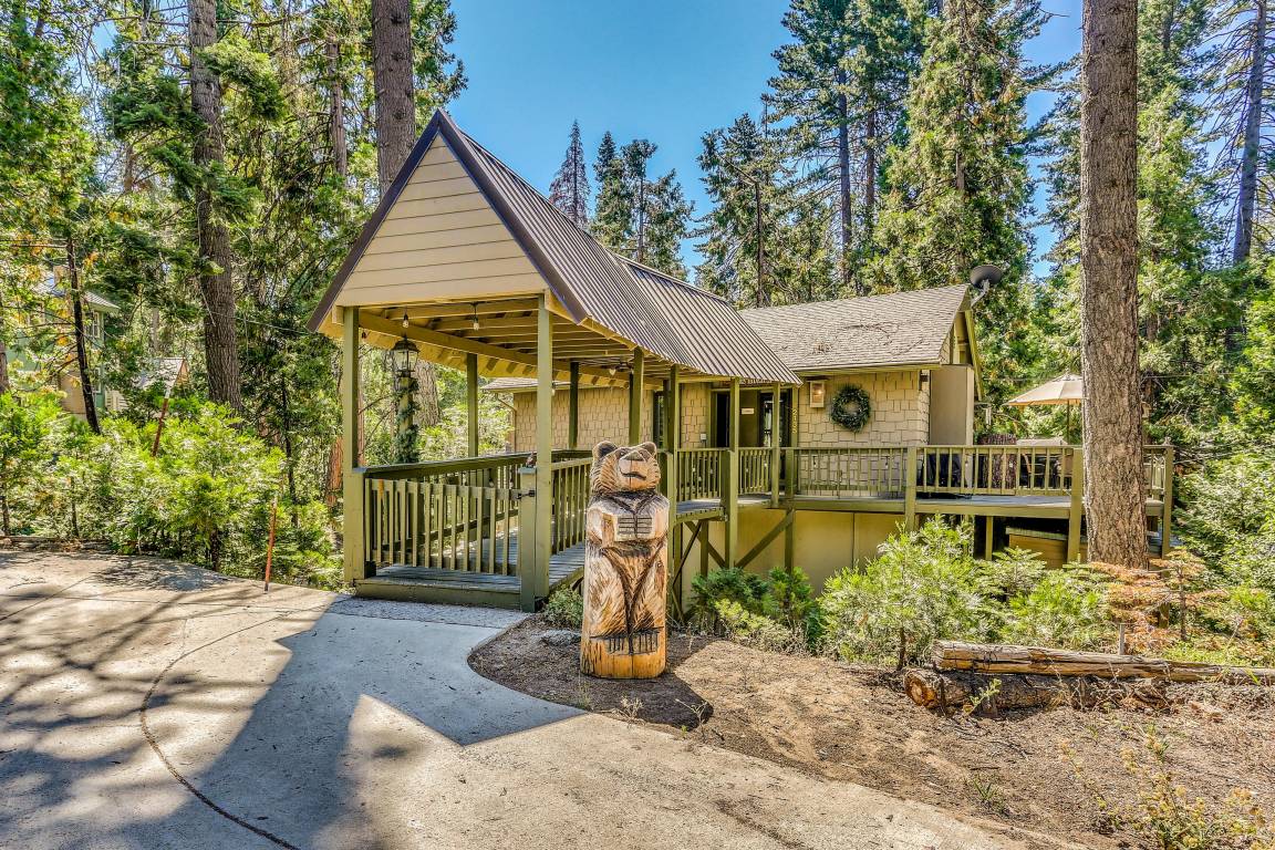 122 M² House ∙ 3 Bedrooms ∙ 8 Guests - Shaver Lake, CA