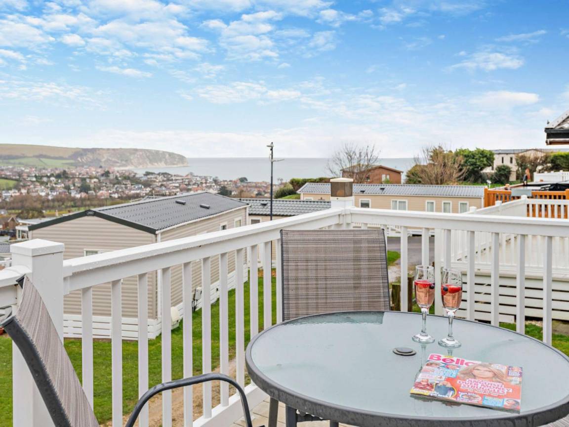 Lodge ∙ 2 Bedrooms ∙ 4 Guests - Swanage
