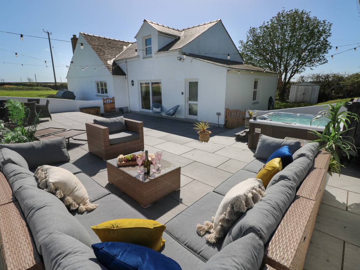 Cottage ∙ 5 Bedrooms ∙ 10 Guests - Little Haven