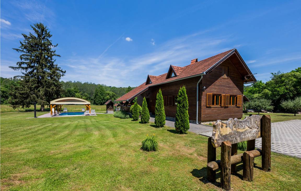 120 M² Casa ∙ 3 Habitaciones ∙ 8 Huéspedes - Slatina