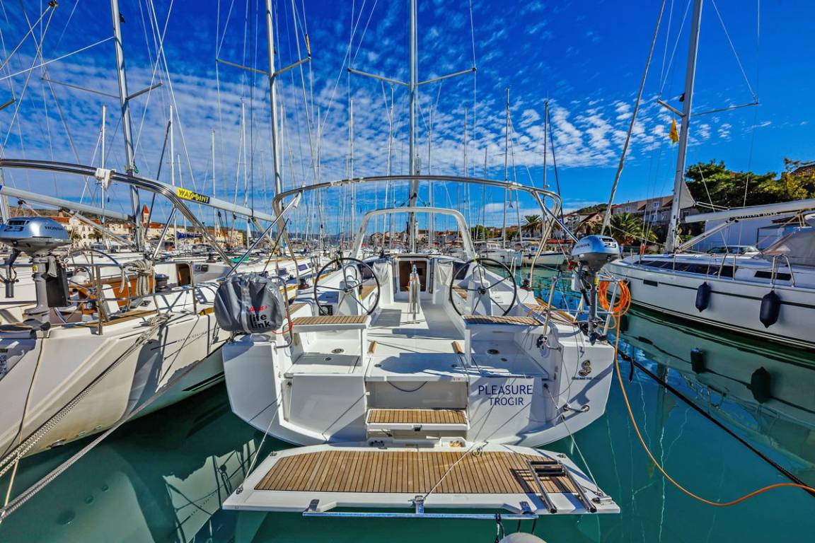 Houseboat ∙ 2 Bedrooms ∙ 4 Guests - Croatia