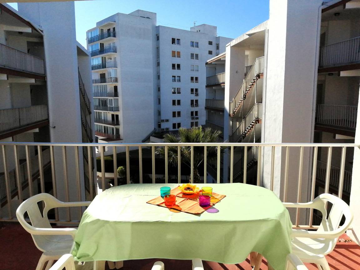 65 M² Apartment ∙ 2 Bedrooms ∙ 6 Guests - Roses