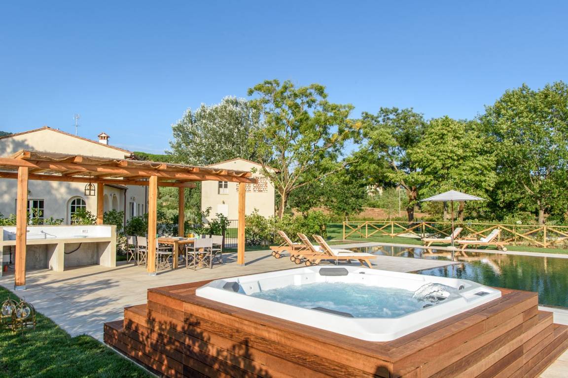 Villa ∙ 6 Bedrooms ∙ 12 Guests - Montecatini Terme