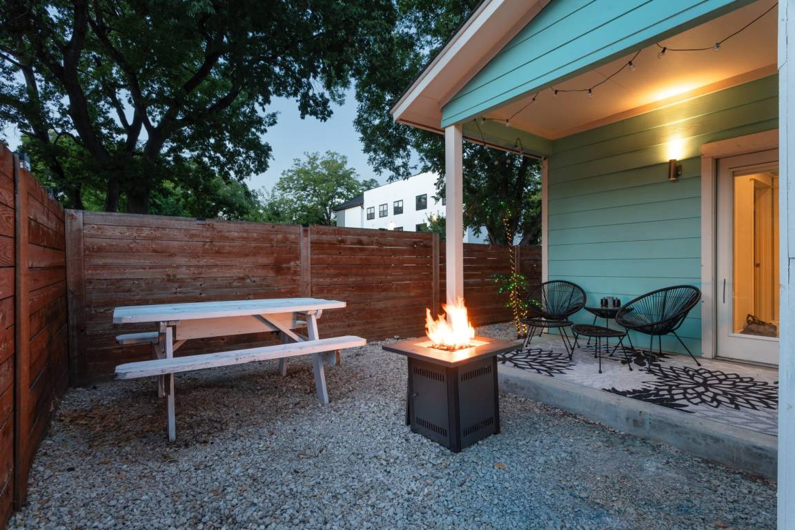 House ∙ 4 Bedrooms ∙ 18 Guests - Austin, TX