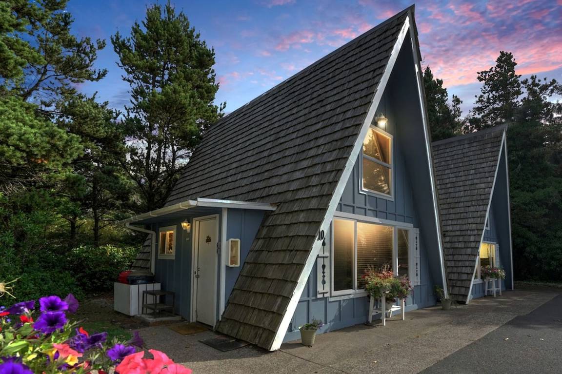 Cabin ∙ 2 Bedrooms ∙ 4 Guests - Beverly Beach State Park, Newport